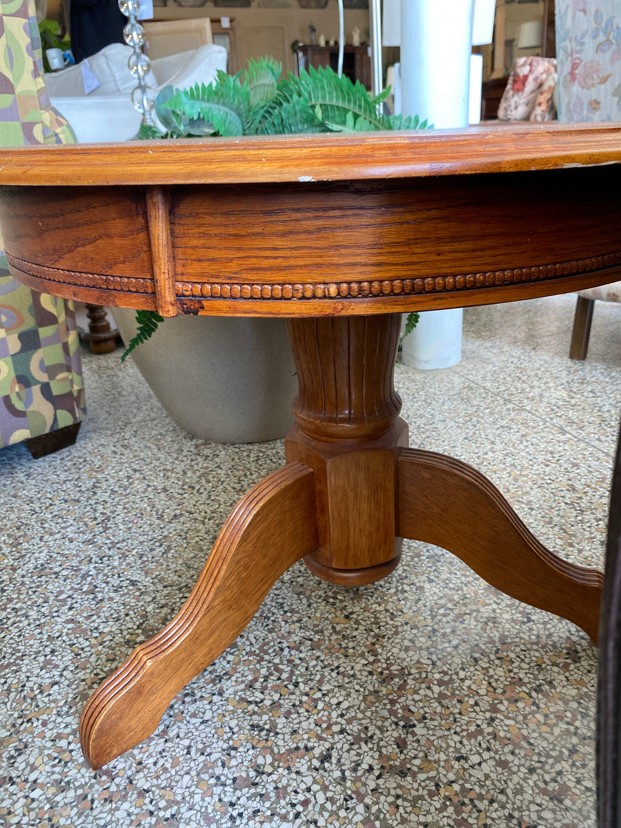 Round oak end table – Furniture Thrift Store